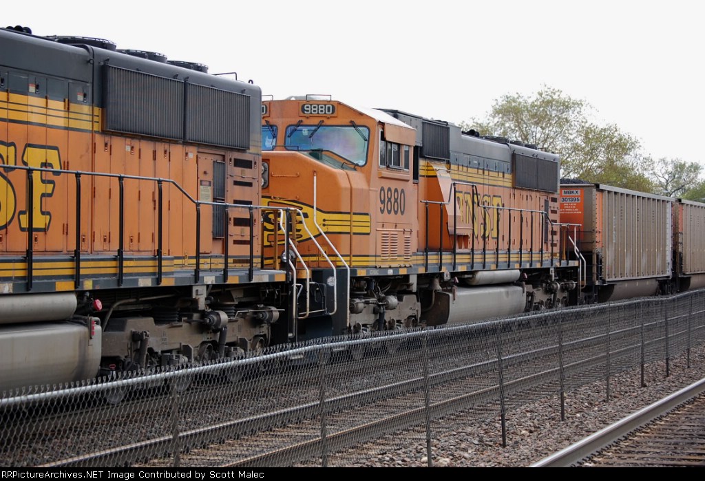 BNSF 9880